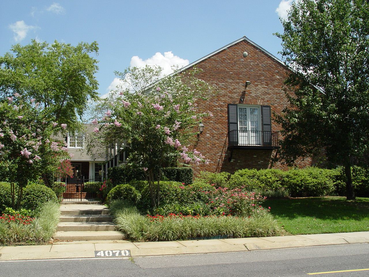 Locations Hub - LSU-Sorority Row