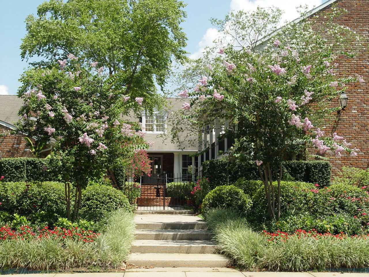 Locations Hub - LSU-Sorority Row