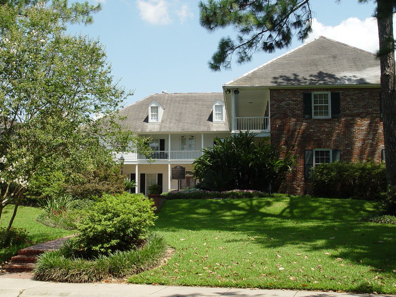 Locations Hub - LSU-Sorority Row