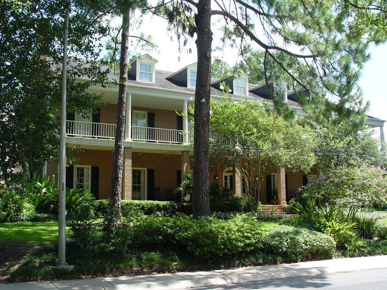 Locations Hub - LSU-Sorority Row