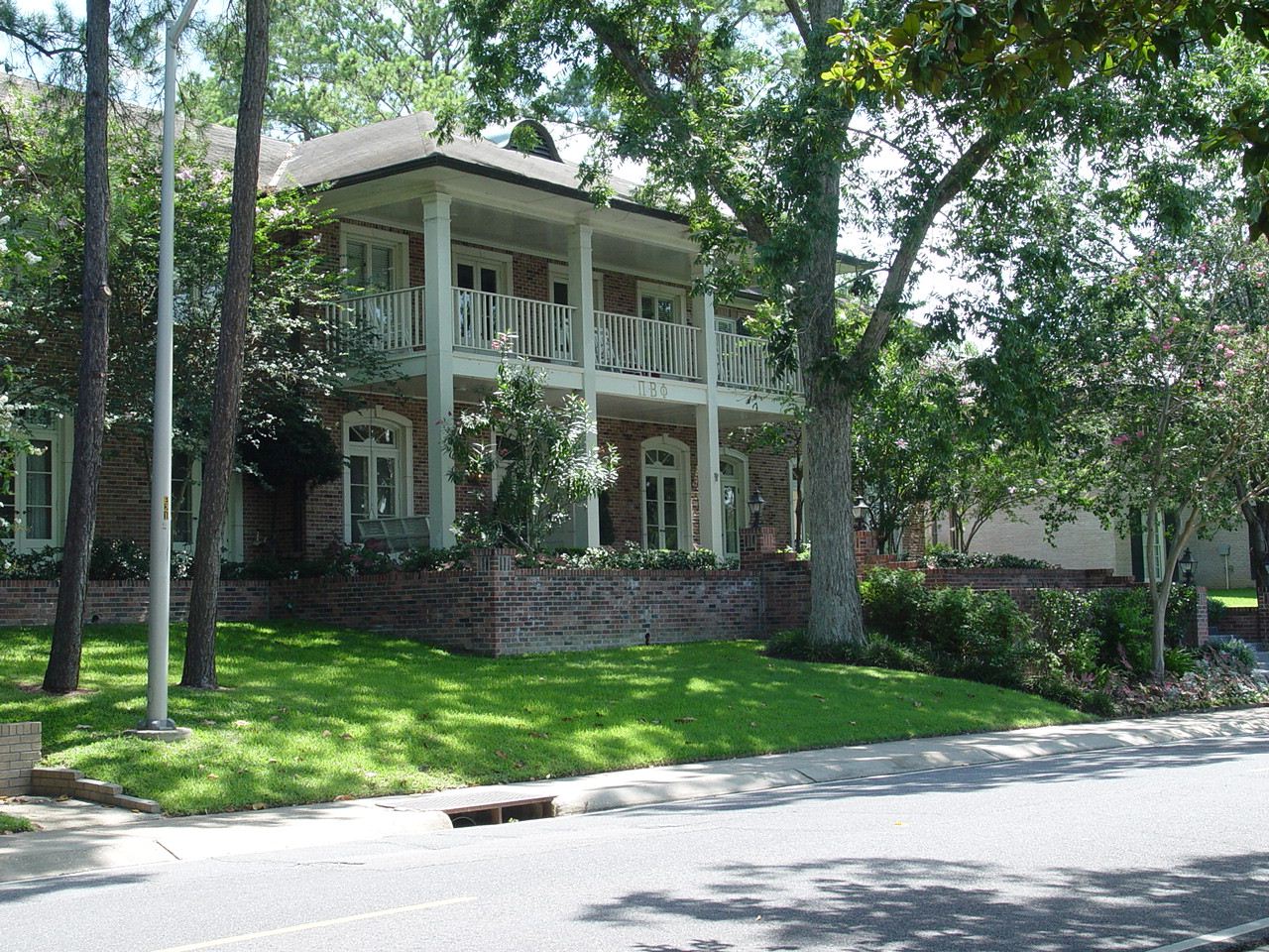 Locations Hub - LSU-Sorority Row